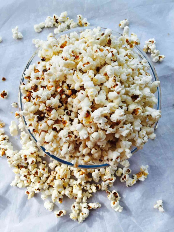 Sweet and salty homemade coconut popcorn - Ramona's Cuisine